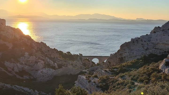 Nid Douillet Dans Les Collines - Marignane