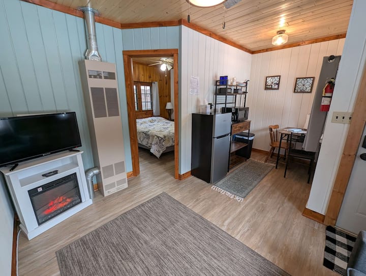 Cozy 1br 1ba Cabin #4 Riverside Point Resort - Park Rapids, MN