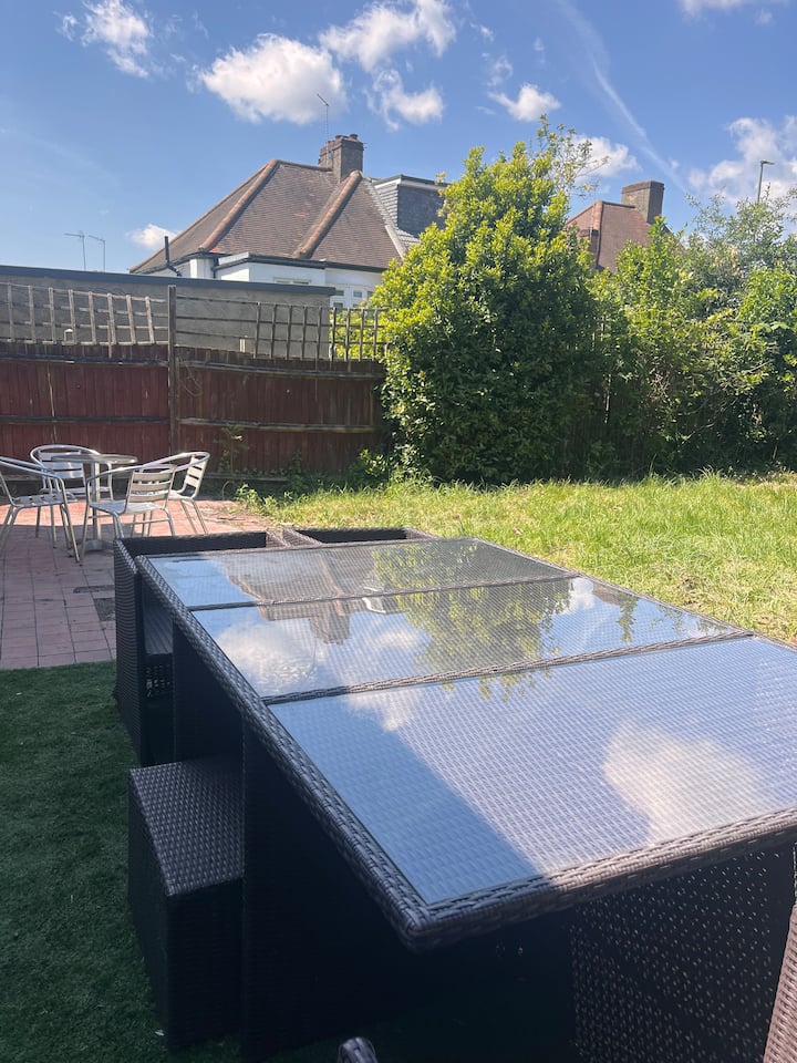 Vintage Style Private House With Parking & Garden - Harrow
