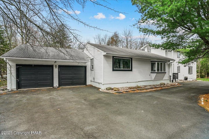 Lakeview| Cozy| Open Layout| Hottub| Firepit| Dogs - Pennsylvania