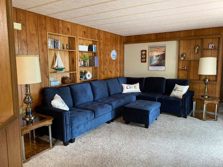 Up North Charm W/ 100' Private Beach Sleeps 12 - Hoeft State Park, Rogers City