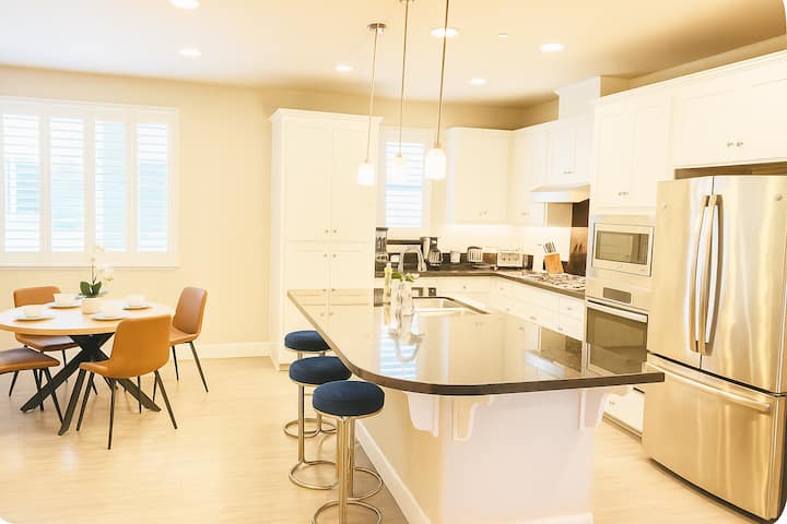 Sunnyvale Oasis: Brand New 3br/2.5ba Near Tech Hub - Mountain View, CA