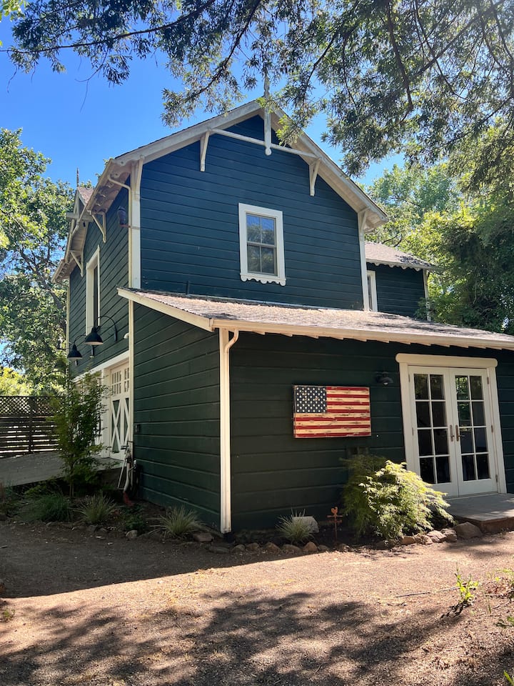 Cedar Mansion Barn - Sonoma, CA