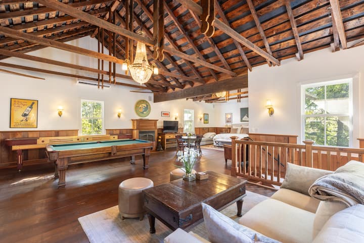 Cedar Mansion Estate & Bungalows - The Barn - Sonoma, CA