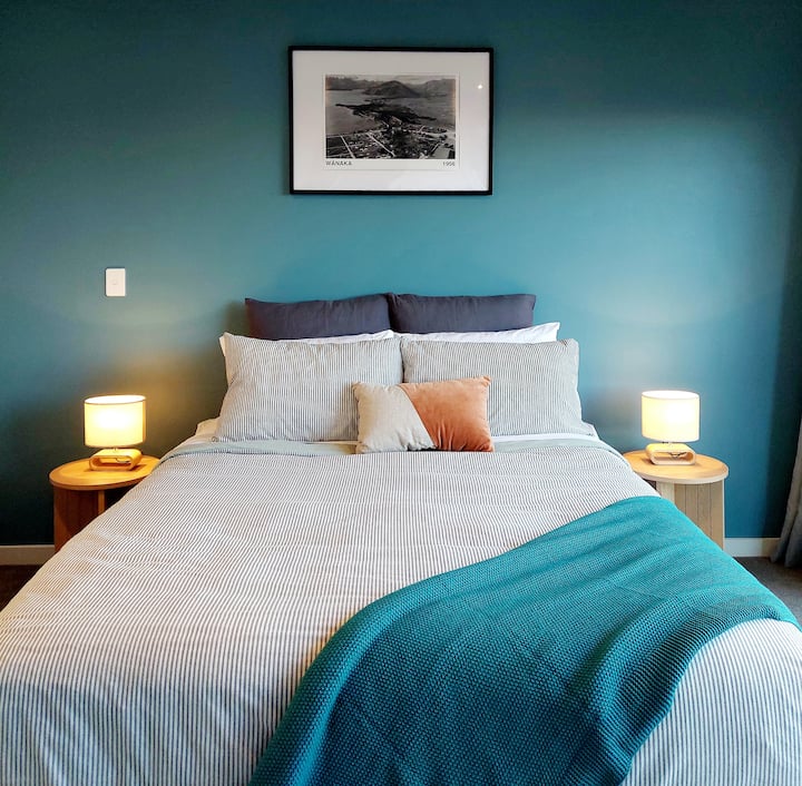 Wānaka Mountain Views Guest Room - No Kitchen - Wanaka