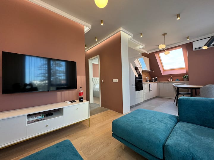 Modern! New! Metro Nearby!  Quiet Courtyard View! - Sofia