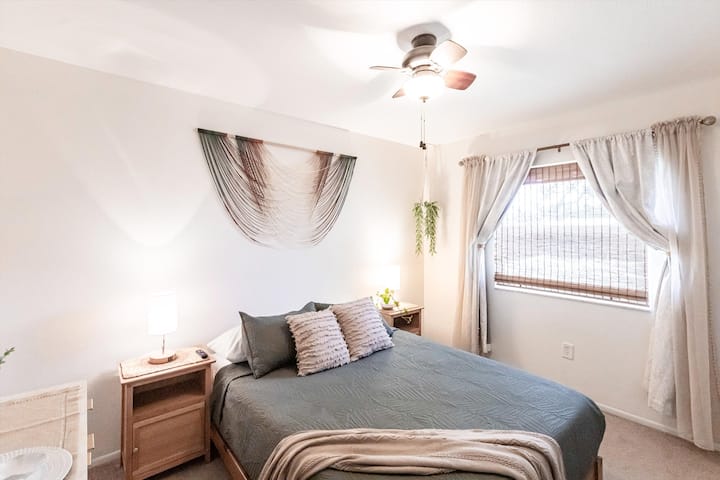 *King Suite *Stocked Coffee Bar *Private Backyard* - North Port, FL