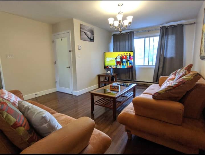 Appartement Rénové, 3 Chambres , Proche Du Metro. - Laval, Canada