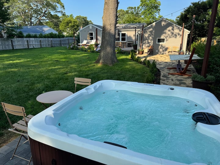 Bellport 3br | Hot Tub & New Heated Saltwater Pool - Bellport, NY