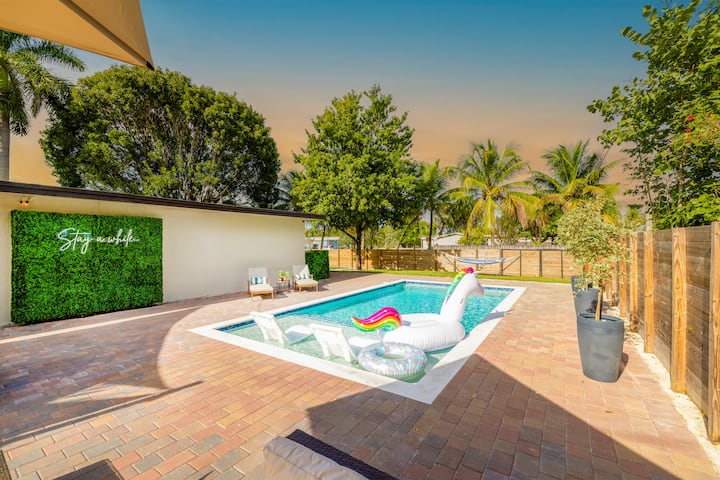 Casa Luna | Pool |Private Retreat | 4br - Cutler Bay