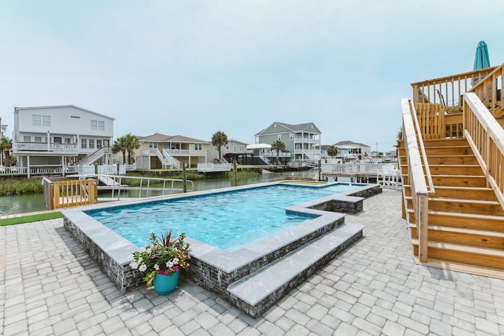 Waterfront + New Pool & Putting Green - North Myrtle Beach, SC