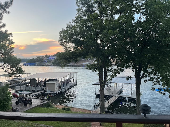 Cozy Lakefront Winter Getaway - Deck W/ Views! - Lake Ozark, MO