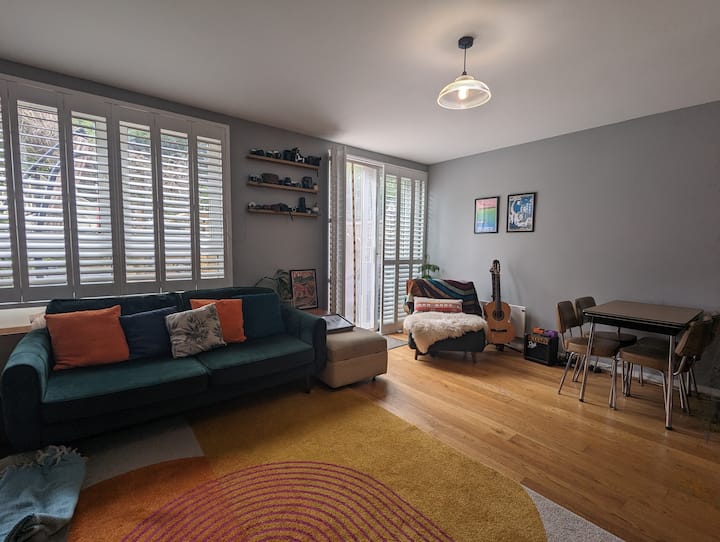 Cozy And Calm In Bow Common - Londres
