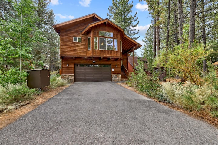 Pine Valley Lodge: Games, Air Conditioning, Bunks - South Lake Tahoe, CA