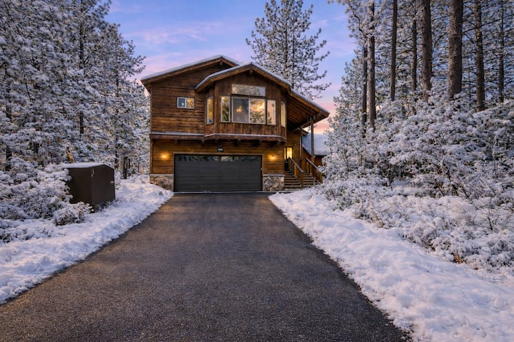 Tahoe Ski Cabin: Shuffleboard, Foosball, Fireplace - South Lake Tahoe, CA
