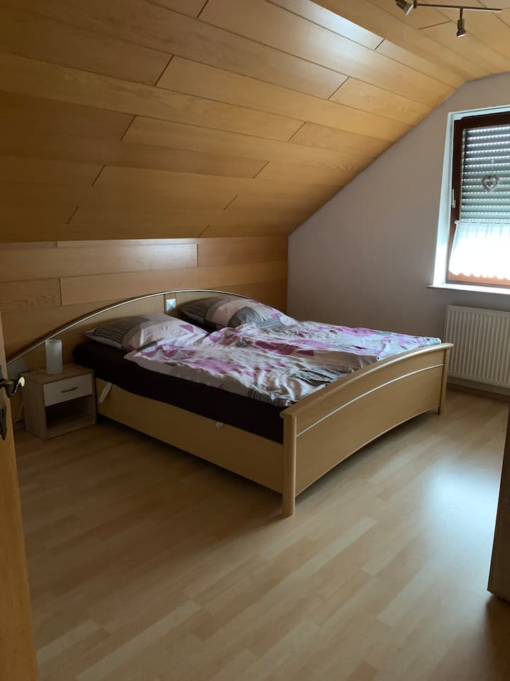 Geräumige Dachgeschosswohnung - Bielefeld