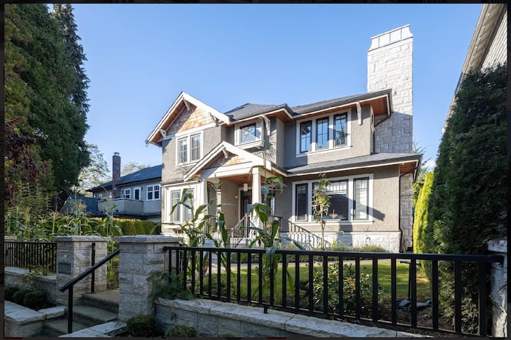 Cozy 3br/2ba With Big Basement – Great For Family - Canada