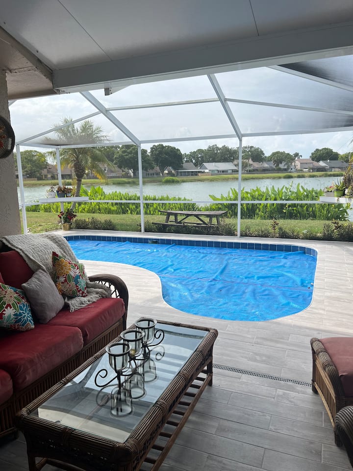 Beautiful Home With Pool On A Lake - Riverview, FL