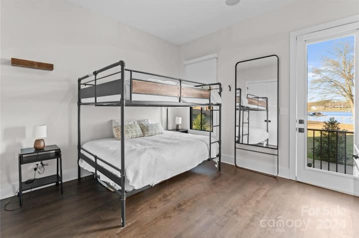 Lakeside Retreat - Mooresville, NC