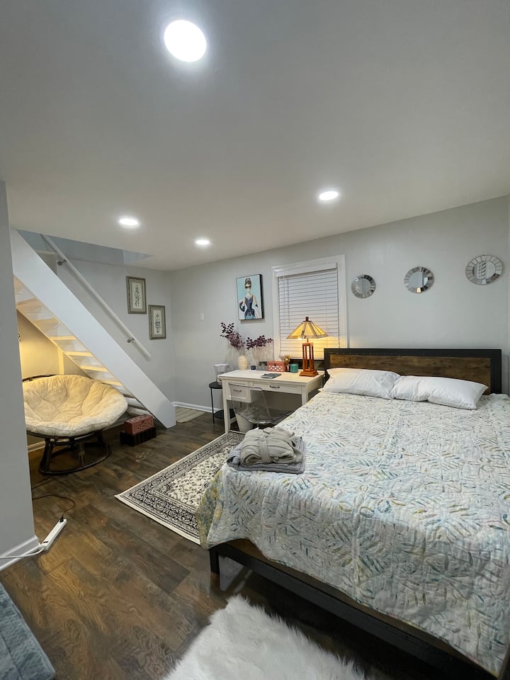 New Master Room W/ Upper Loft Space, Private Bath! - Fairfax, VA