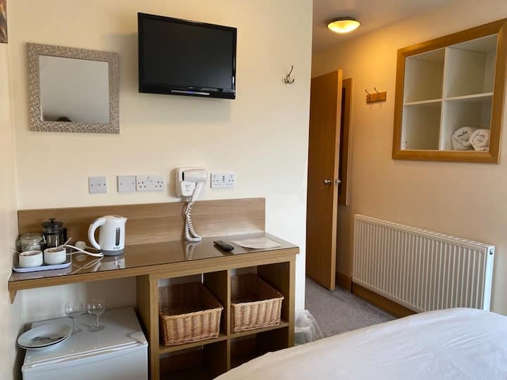 Double, Room Only With Free Parking - 惠特比