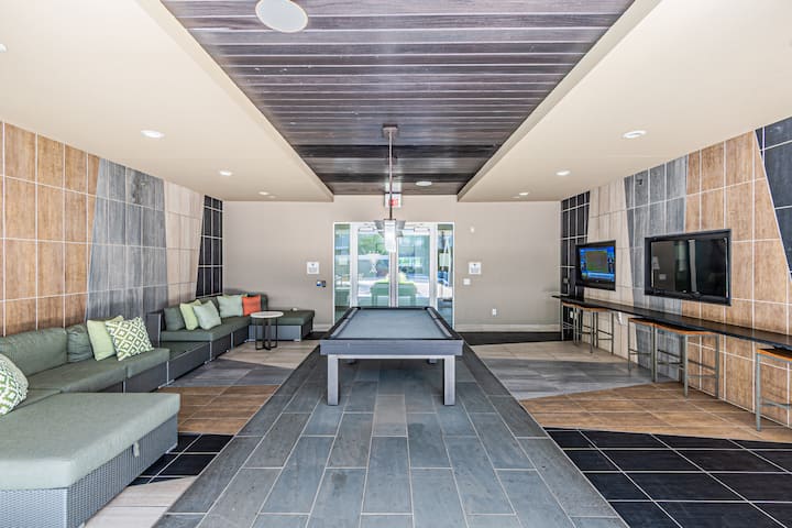 Cozy Addison Gem Well Located With Full Amenities - Carrollton, TX