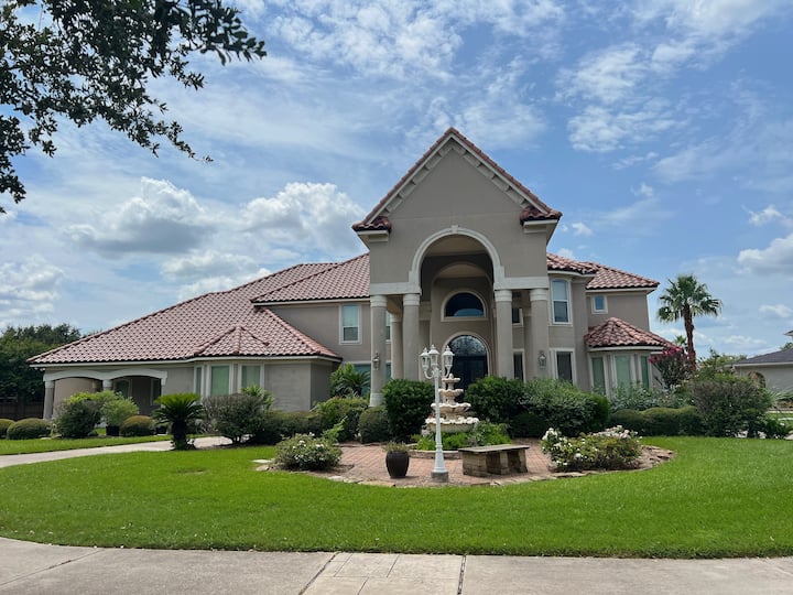 Luxurious Mansion Retreat, Dream Getaway - Wild Stallion Vineyards, Spring