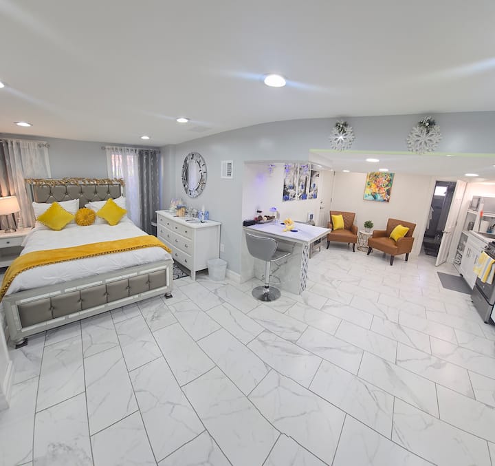 The Serenity Suite, Near Ubs Arena - Mineola, NY