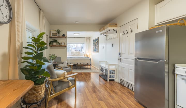 Charming Upstairs Studio Apartment - Missoula, MT