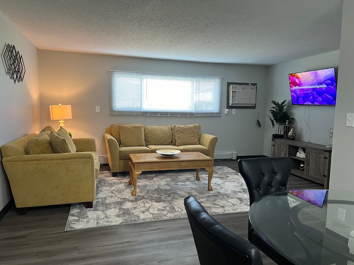 Free Parking | Self Checkin| Restful | Duplex - Fargo, ND