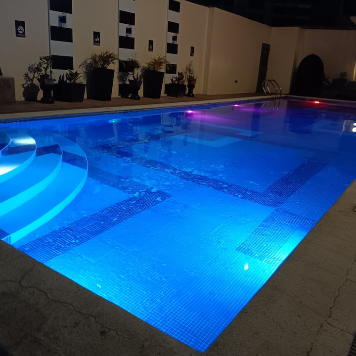 3-condo Near Venice; W/ Netflix, Disney, 200mbps - Taguig