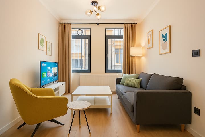 Chromatic Escape – Cozy 2br Flat In ŞIşli - Şişli