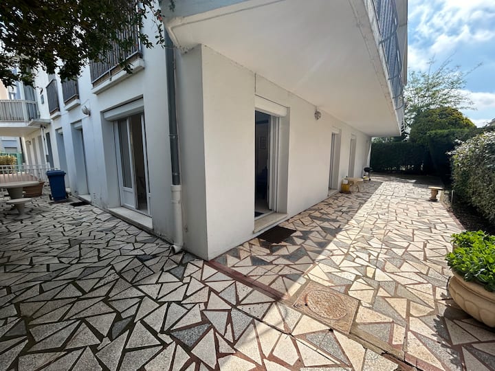 Spacieux T3 -Terrasse -Parking Proche Mer - Le Grau-du-Roi