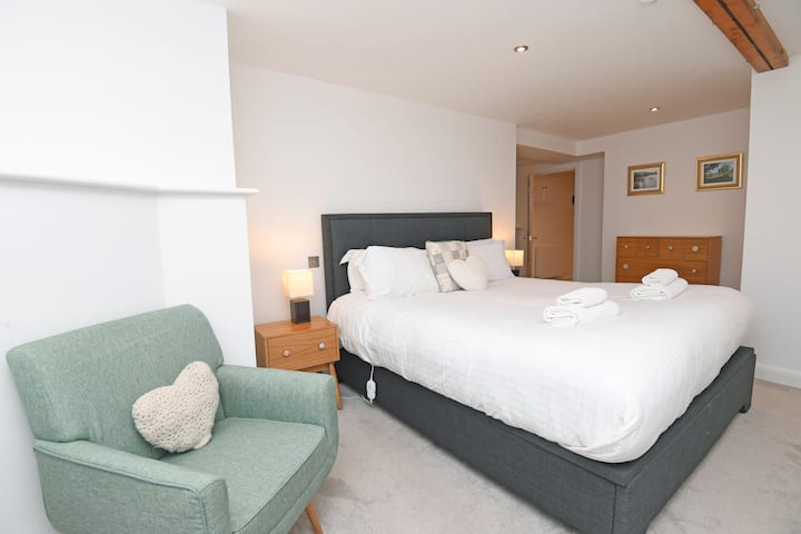 Overlooking The Harrogate Valley Gardens - Harrogate