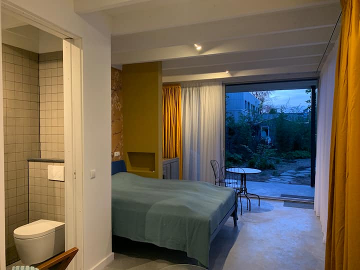 Luxe Aanbouwwoning Omgeven Met Japanse Stijl Tuin - Vught