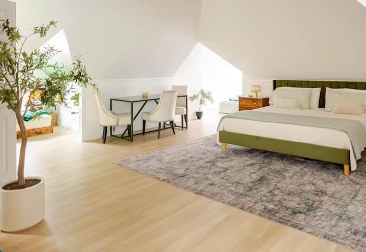 Bright & Airy Sky Parlor Suite In Historic 12south - Nashville, TN