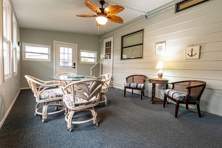 Relax And Enjoy The Sunshine! - Zephyrhills, FL