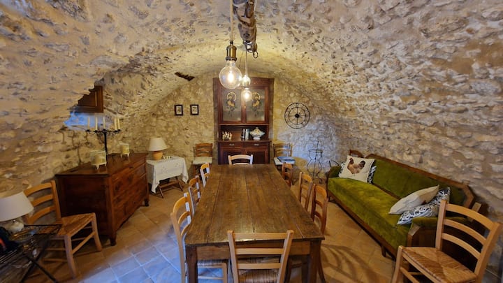 Palazzo Pirro
Corte - Rocca di Mezzo