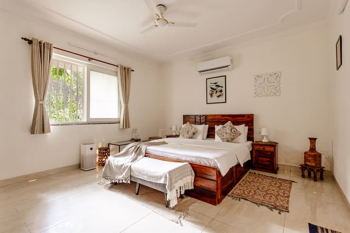 Birdie: Gardenview Room W/ Kingbed, 4k Tv | Saket - Delhi