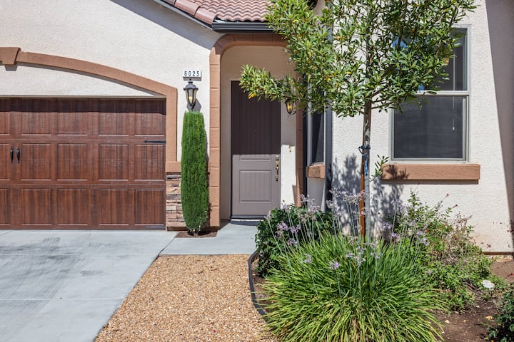 Pristine Luxury Home #3 - Walk To Restaurants - Fresno, CA