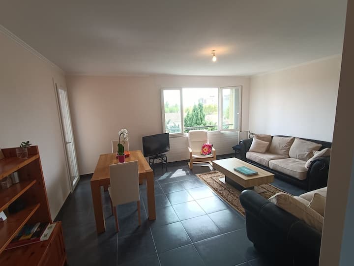 Appartement Avec Vue Dans Résidence Securisée - Salon-de-Provence