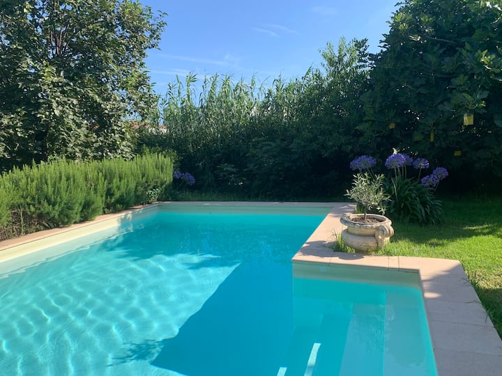 La Campagne En Ville : 2 Ch Avec Piscine Caucade - Niza