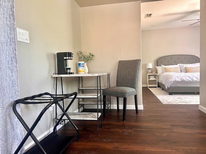 10pinesuite-prvaterestrm,livingrm, Fridge, Mcrwav - Turlock, CA