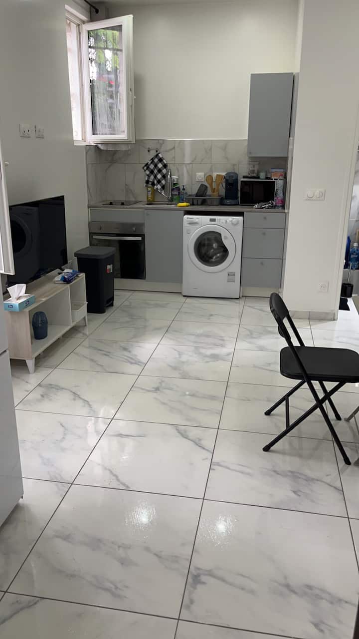Bonjour Appartement De Type F1 - Sarcelles