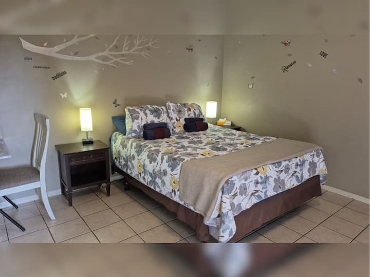 Studio W/ Kitchen, 1 Parking Spot (Gated) - Whittier, CA