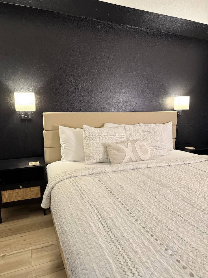 King Suite W/ Kitchen! - Mistequa Casino Hotel