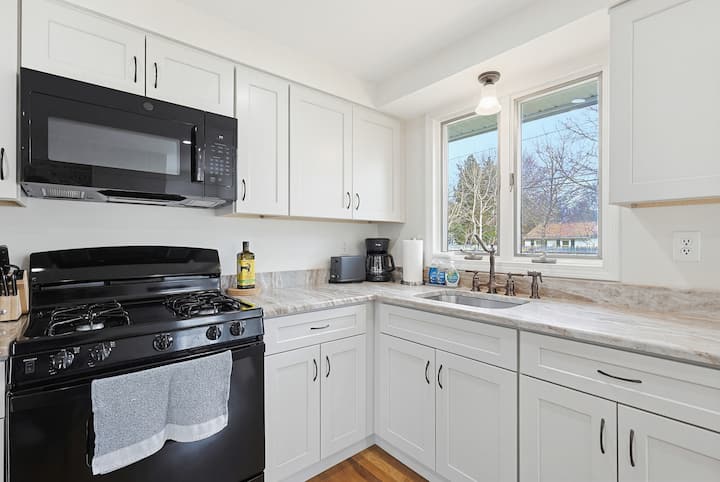 Cozy Falmouth Cape Cod Retreat! - Falmouth, MA