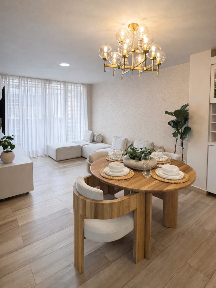 Laureles 70 | 3 Levels, 3 Suites & Private Baths - Medellín