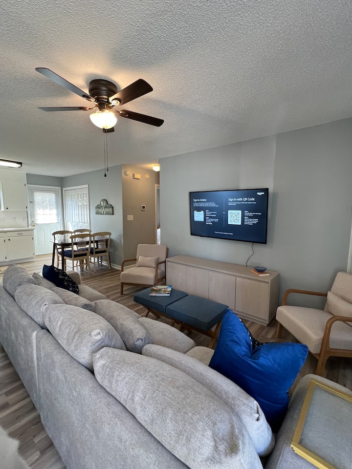 Cozy 2-bedroom Renovated Retreat - Denver, NC