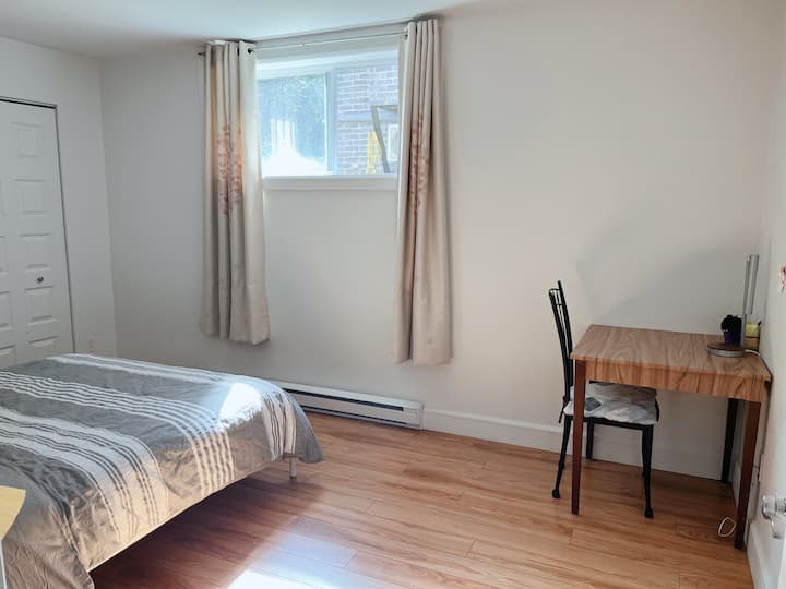 Home In Longueuil , Free Parking, 20 Min To Mtl - Boucherville